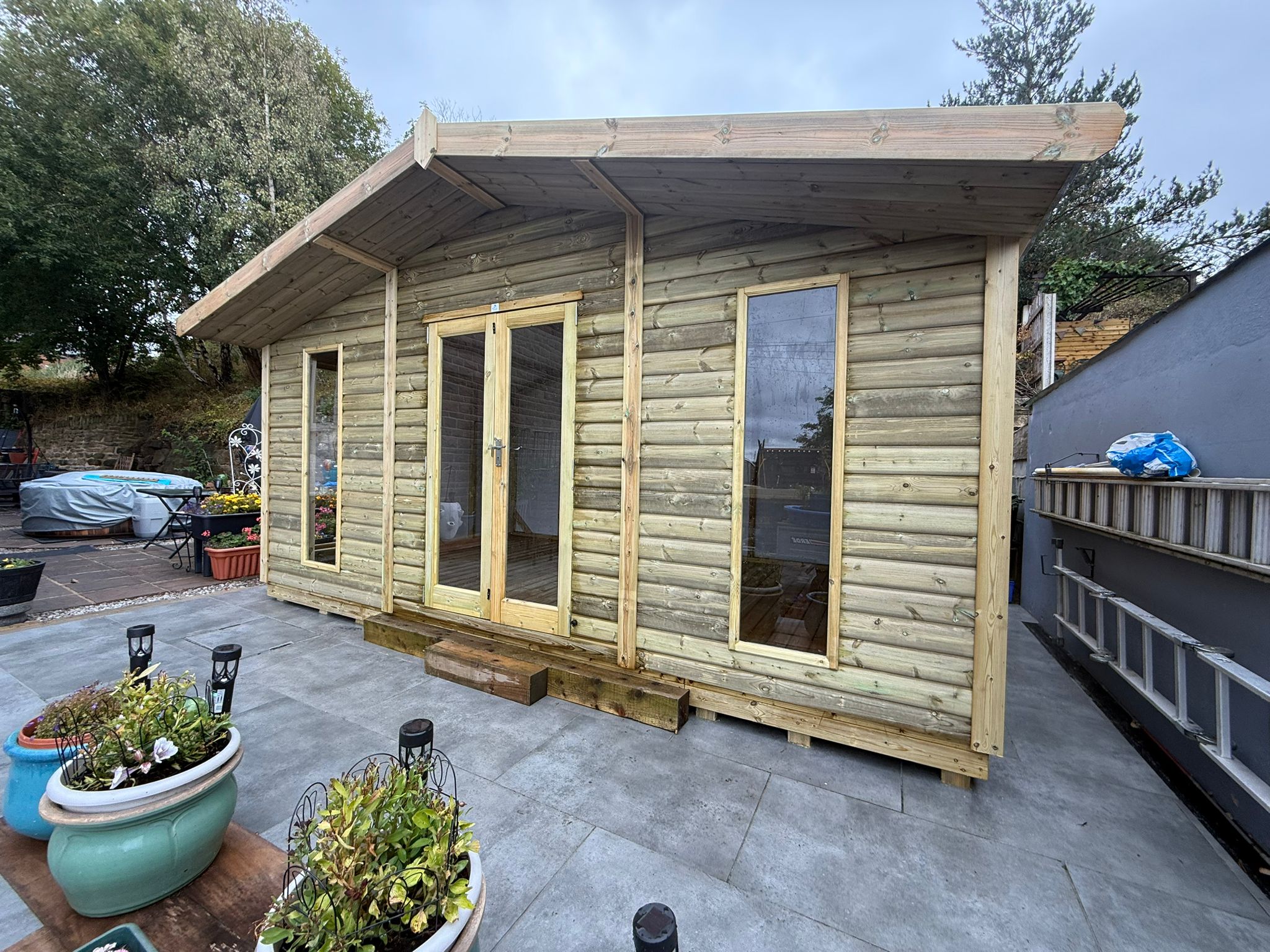 Contemporary Royal Apex Summer House - 16mm Loglap Cladding – White ...